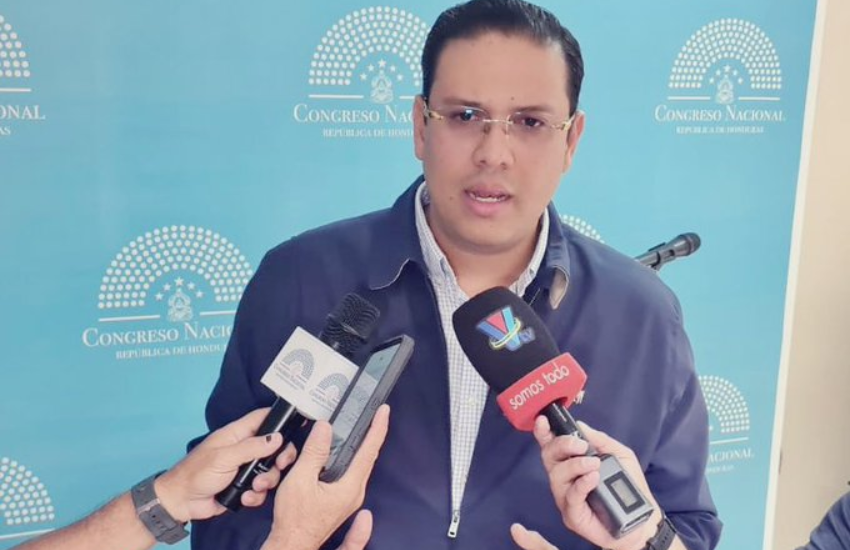 Mauricio Rivera renuncia al Partido Libre alegando incompatibilidad con ...