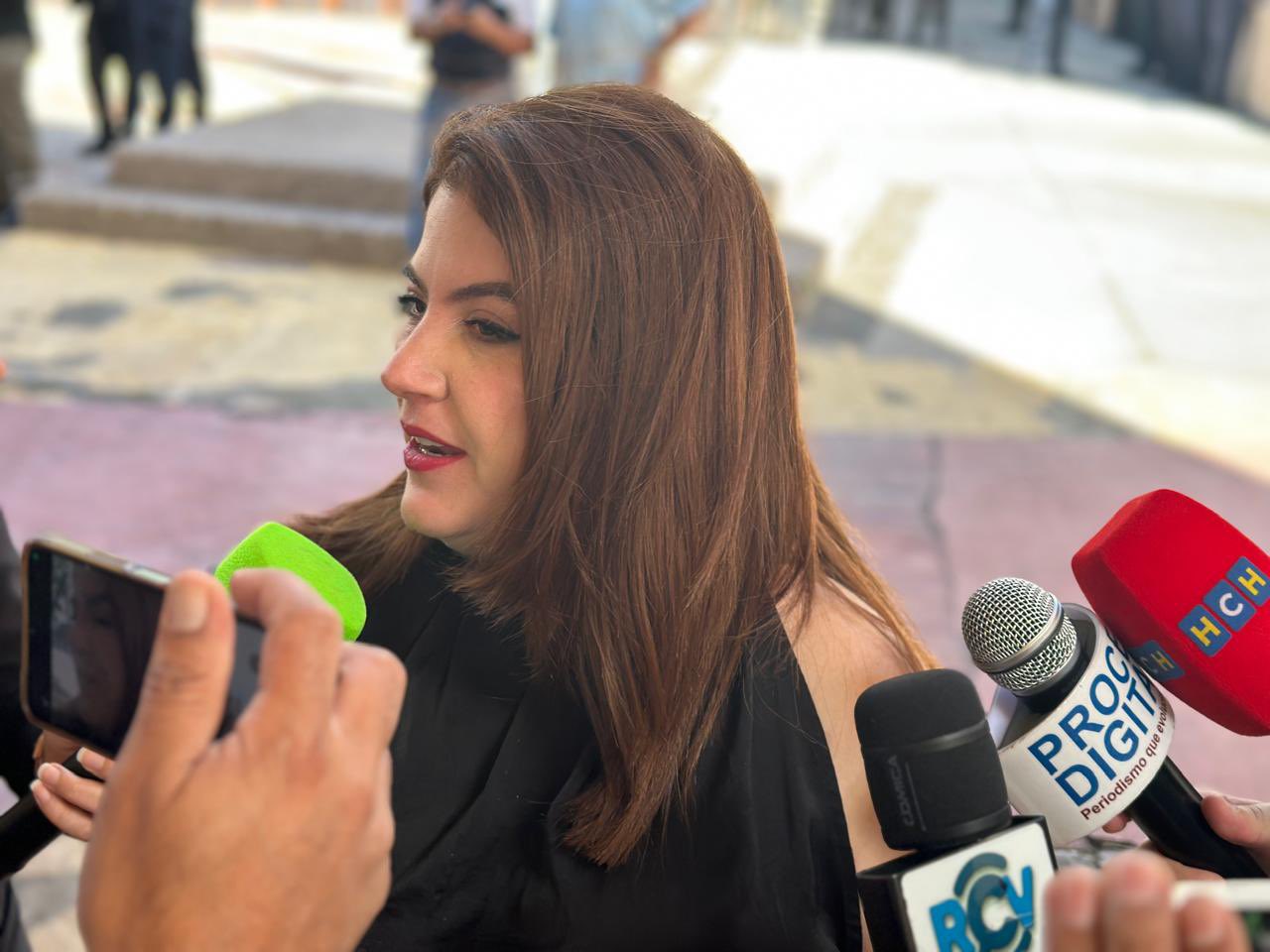 Cossette López: “Llora como lo que es, un cobarde” » contextohn.com